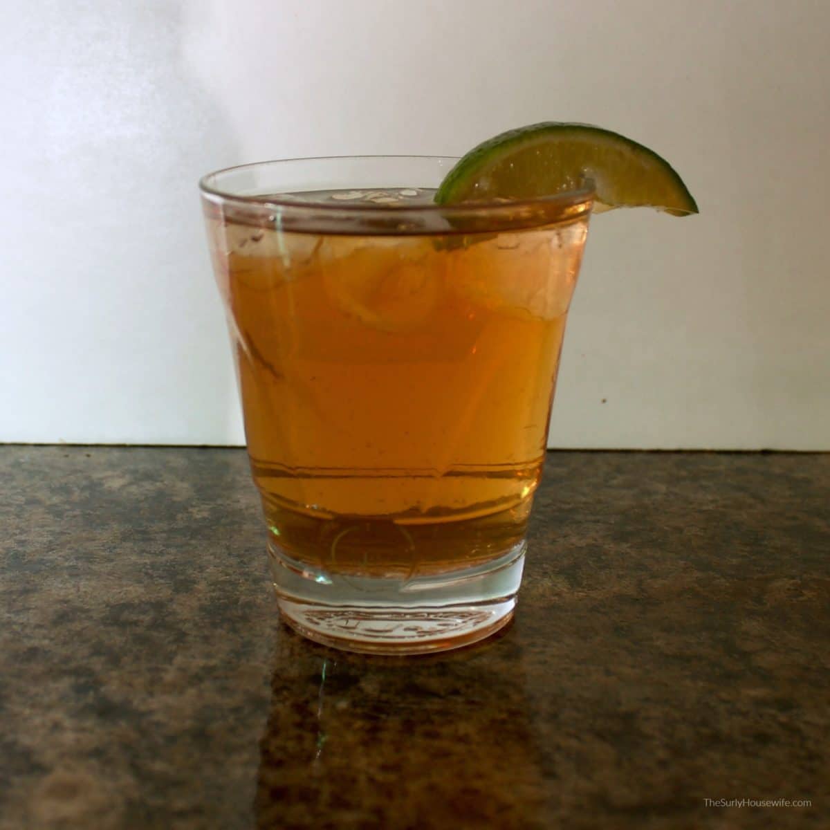 Spiked Peach Tea | A Peach Tea Cocktail AKA the Peach Cobbler